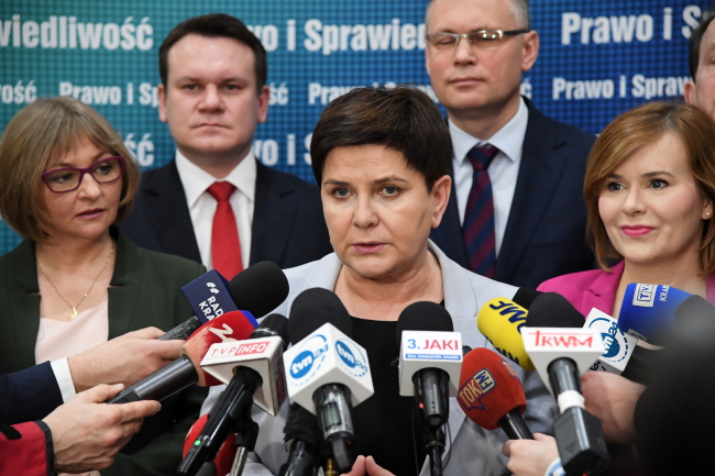 B. Szydło o kandydatach PiS do PE: wspaniała i silna drużyna, postacie ...