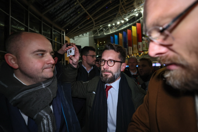 Protest przed budynkiem TVP przy ulicy Woronicza w Warszawie ...