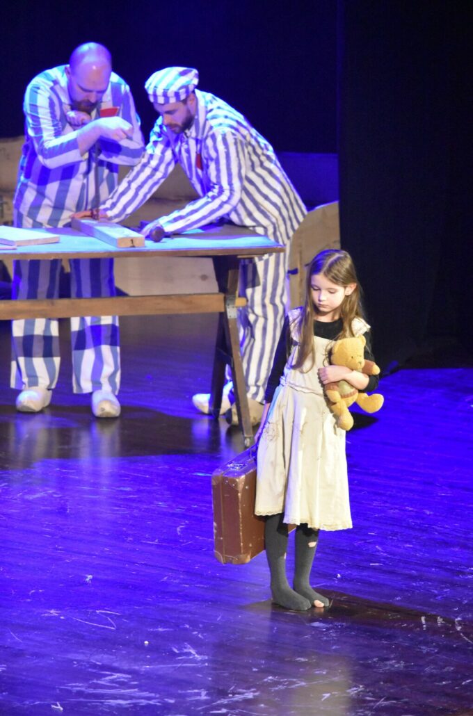 „Rotmistrz Pilecki. Ofiarowanie” – spektakl teatralny w Muzeum Pamięć i ...