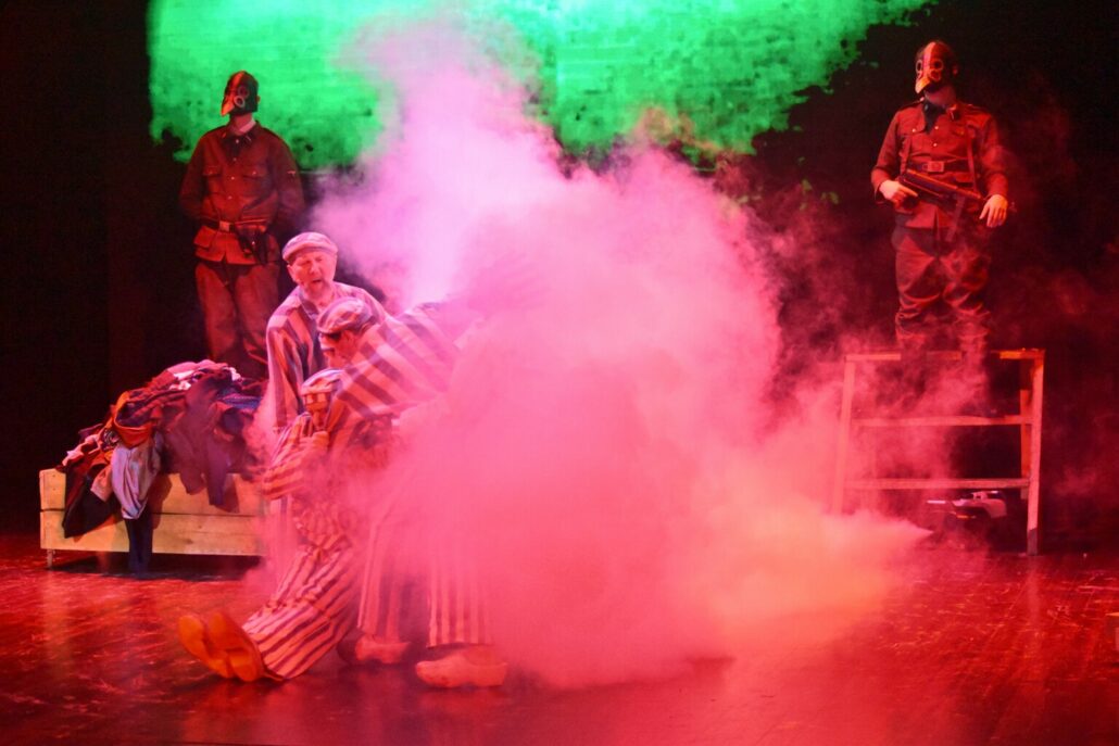 „Rotmistrz Pilecki. Ofiarowanie” – spektakl teatralny w Muzeum Pamięć i ...