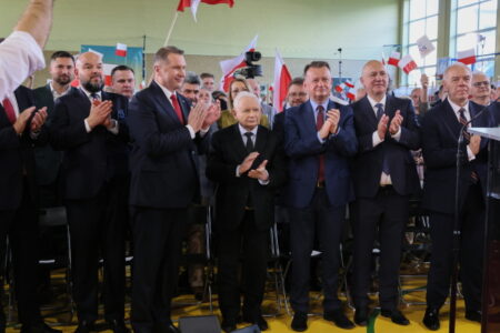 PiS odkrywa kolejne karty swojego programu. Rodzą się pytania dotyczące ...